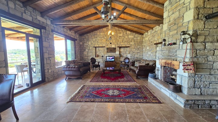 Urla Havuzlu Taş Villa - Urla