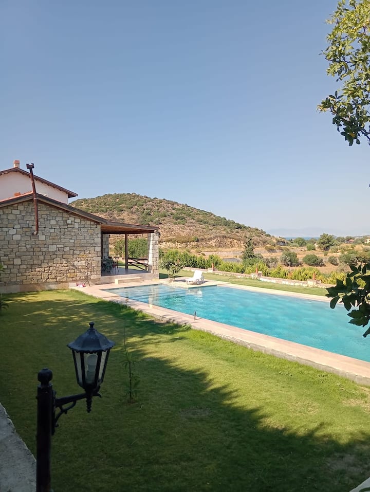 Urla Havuzlu Taş Villa - Urla