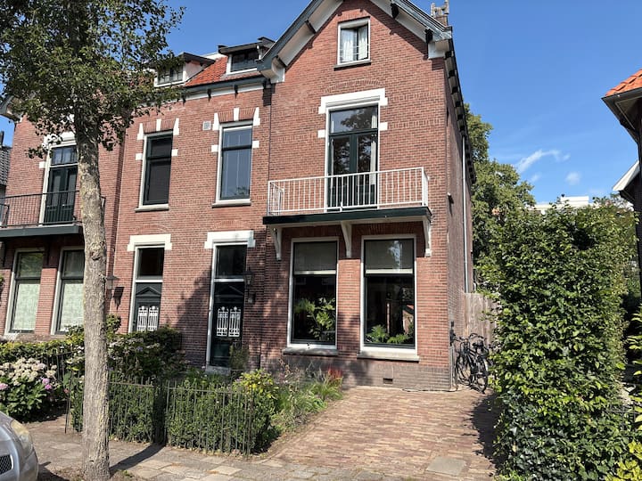Family Home With Large Garden - Zeist