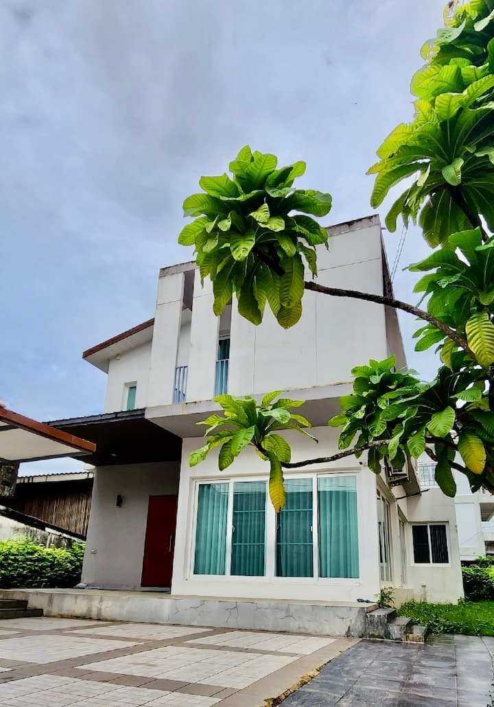 A Family Cozy 3-bedroom House In Trat City - Laem Ngop