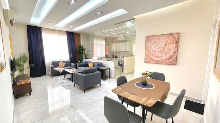2br Luxurious Flat With City & Dune View - Muscat