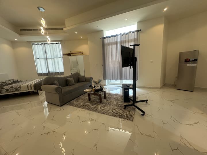 شقه Vip للإيجار مفروشه مع بلكونه - Al Ain