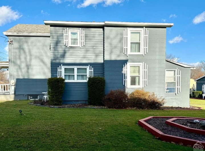 Red Leaves In Fall On Hudson - Catskill, NY