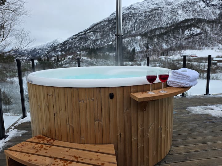 Lakeside Cabin With Beautiful Mountain Views - Bergen, Norwegen