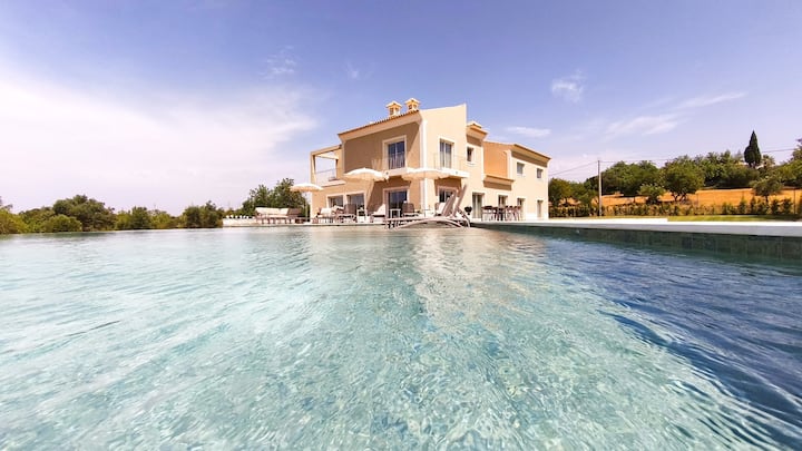 Grand Villa Estoi, Massive Pool, 20 Min Airport - Algarve
