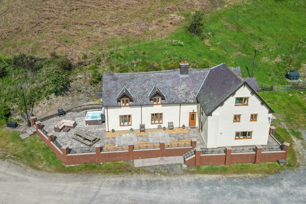 Maesgwyn Holiday Lets• Hot tub countryside stay - Houses for Rent in ...