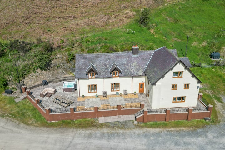 Maesgwyn Holiday Lets• Hot Tub Countryside Stay - Shropshire