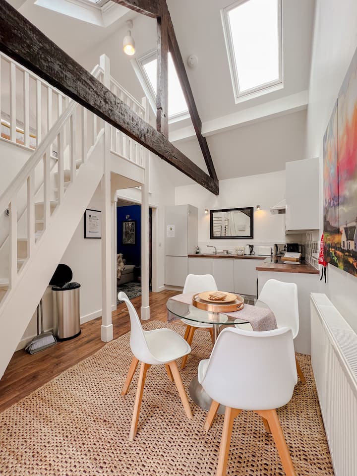 Loft Style|sleeps 4|near Town|free Parking|flat 1 - Stockport