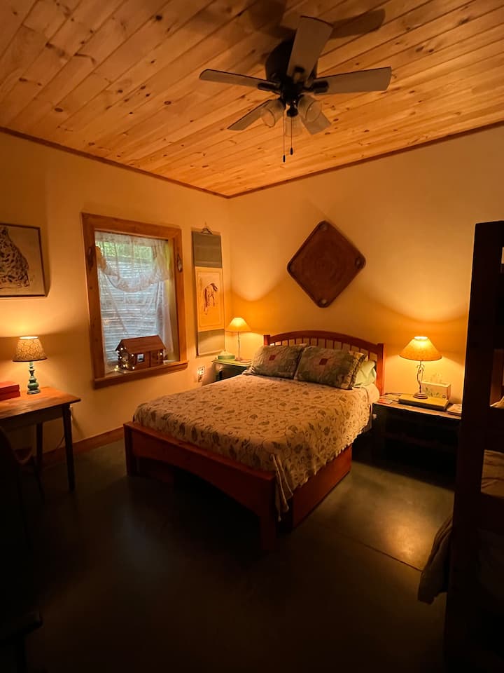 Grotto Guest Room - Hampton, NY