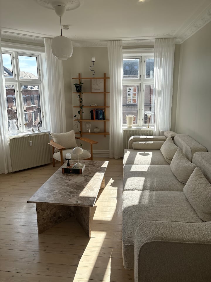 Lys Og Velindrettet Lejlighed På Indre ØSterbro - Copenhague