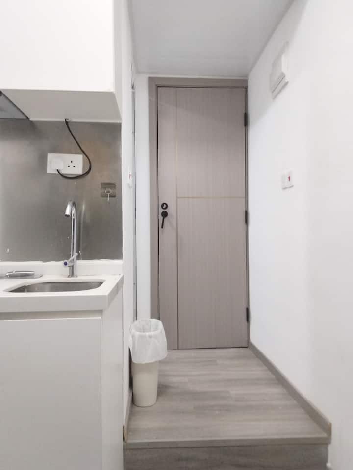 新裝修的公寓，附小廚房和浴室 |洗衣機 | Wifi |步行5分鐘至港鐵 - Shenzhen