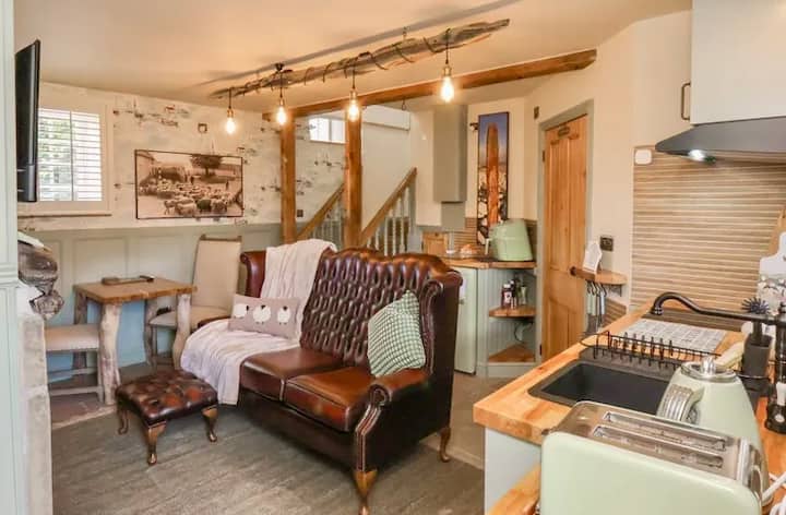 Driftwood. Cosy, Quirky Seaside Hideaway - Flamborough