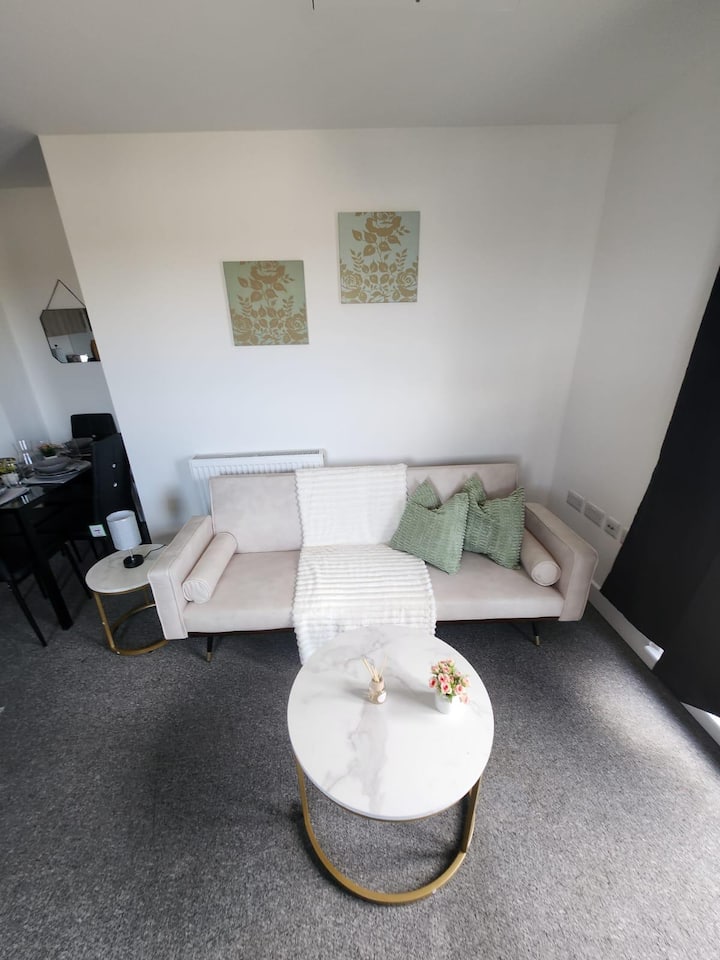 Spacious 2 Bedroom Flat In Slough With 2 Bathrooms - Slough