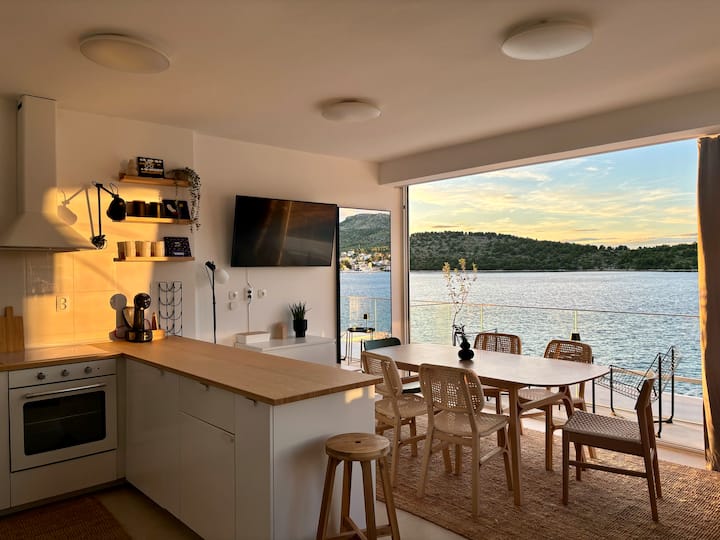 Mia•boutique Seafront Suite+pool On Croatian Coast - Primošten