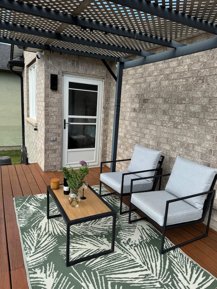 Modern King Guest Suite - Private Entrance - Youngstown, NY