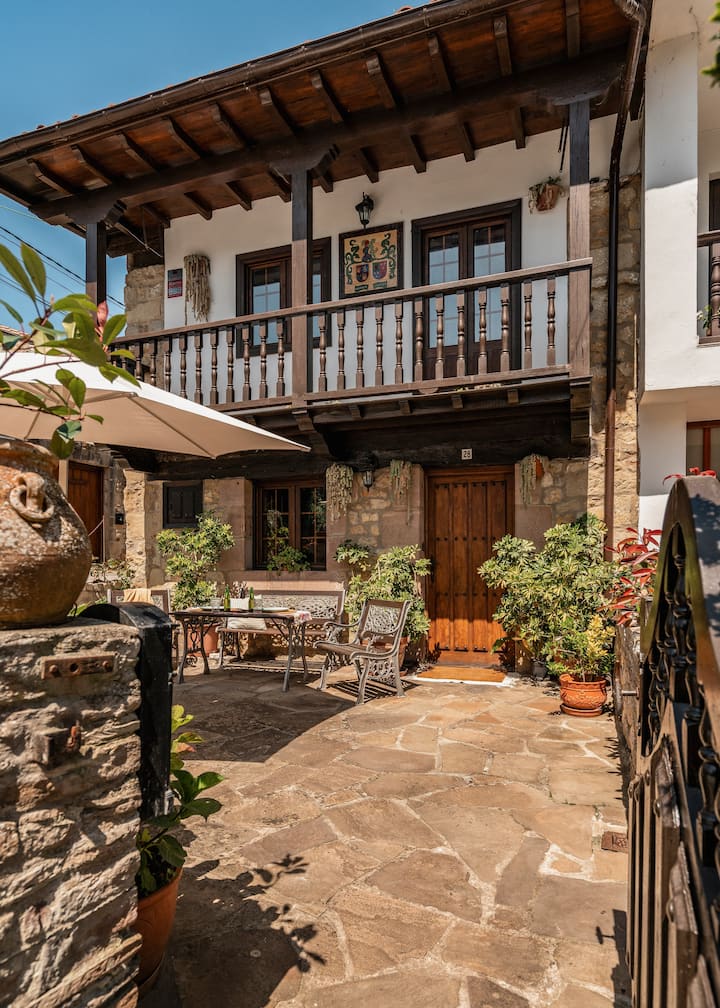 Casa De Las Hortensias - Santillana del Mar