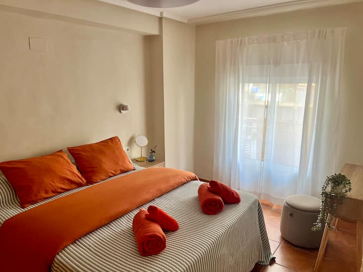1 Bed - Sleeps 2 - Aircon - 2 Min Walk To Sea - Cullera
