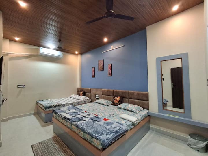 Vyomhomestay 3ac Room  &  For 12 Person - Ujjain