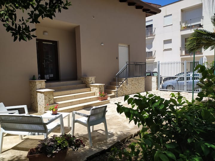 La Rugiada, Camera Tripla Con Giardino - Alcamo