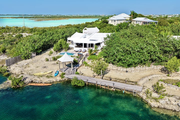 Breeze Luxury 3 Br Waterfront Villa - Turks and Caicos Islands