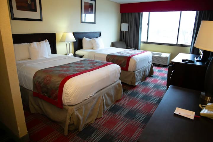Albany Comfy Suite Next To Downtown With Breakfast - Albany, NY