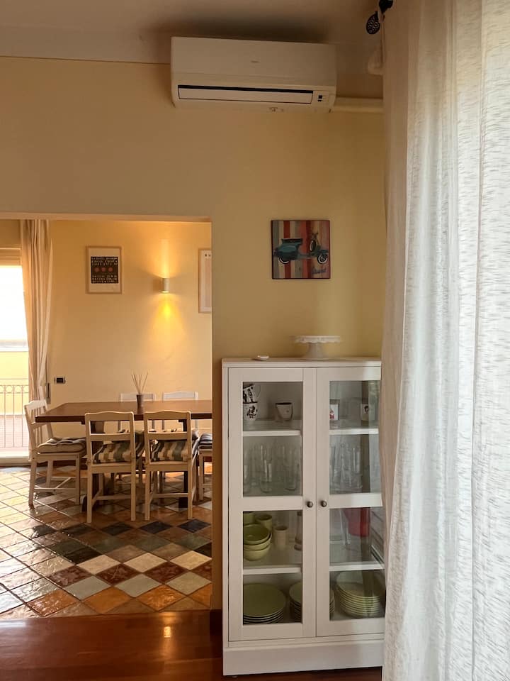Nice Flat Near To The Sea Wi-fi, Air C.& Parking - 카마이오레