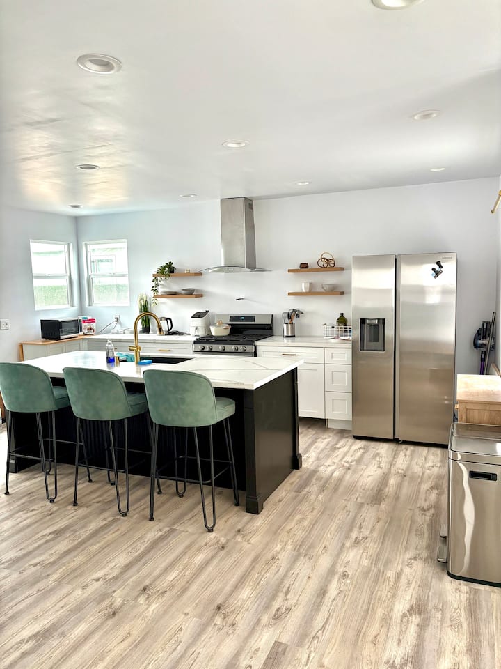 Modern 3br Home -15 Min From Lax - Torrance, CA