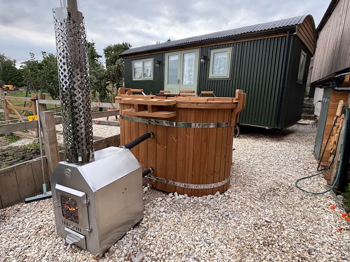 Moss Farm Shepherd's Hut Retreat - Derbyshire