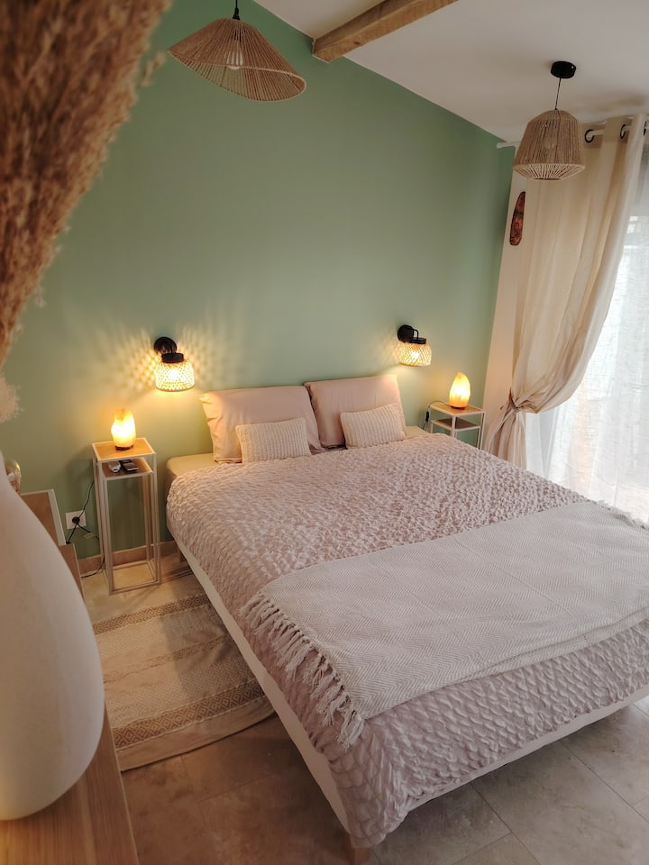 Chambre & Jacuzzi Privatif - Orange