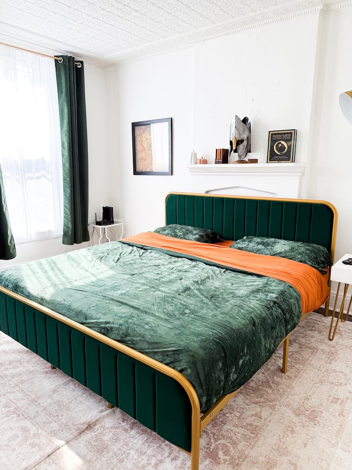 King Bed | Office | Laundry | 1 Mile To Downtown - Troy, NY