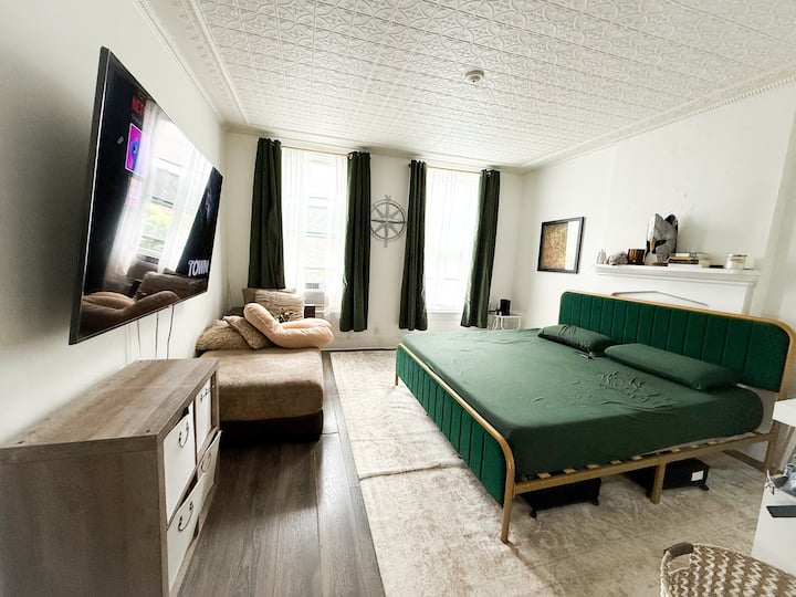 King Bed | Office | Laundry | 1 Mile To Downtown - Troy, NY