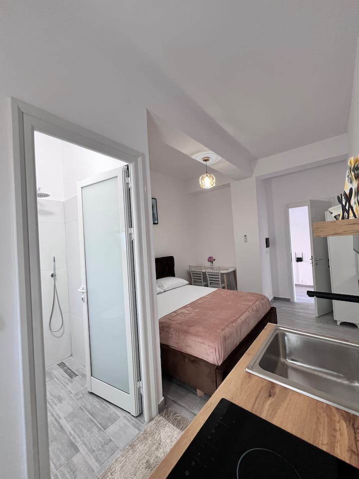 Star Room’s Guest Home - Vlorë