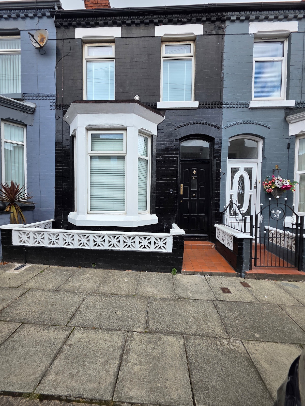 Beautiful 4 BDR House near LFC Stadium - Sleeps 8 - Houses for Rent in ...
