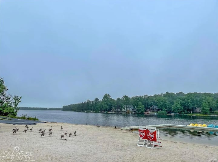 Relaxing Poconos Cabin - Tobyhanna, PA