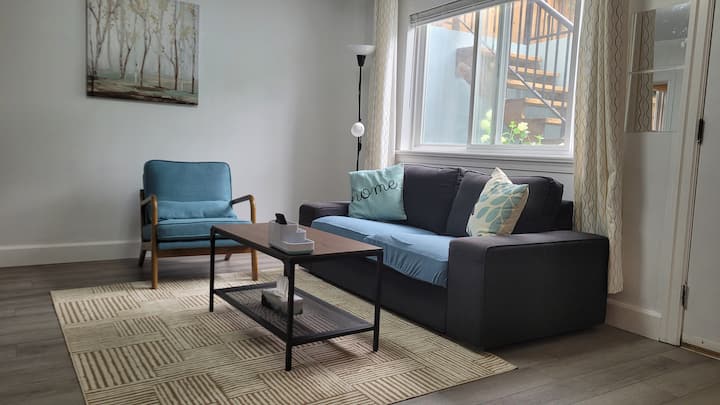 Clean Spacious Two-bedroom Suite - 蘭里市