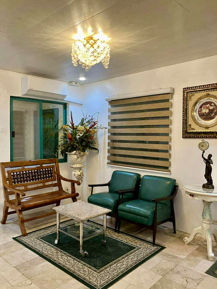 Relaxing Home | Secure Garage, Netflix & Fast Wifi - Malabón