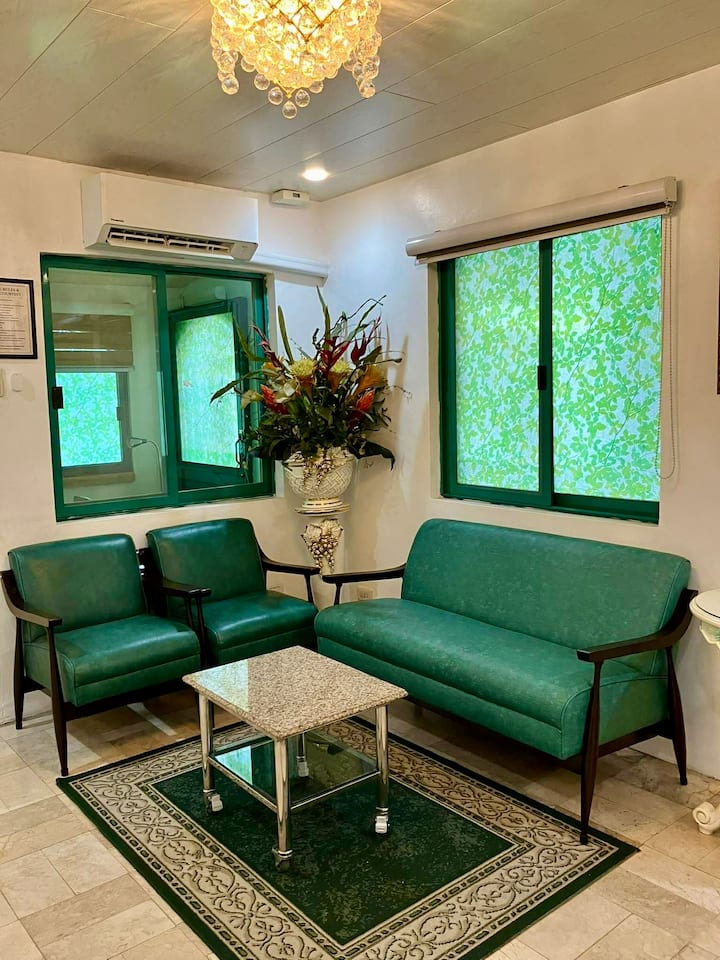 Relaxing Home | Secure Garage, Netflix & Fast Wifi - Malabon