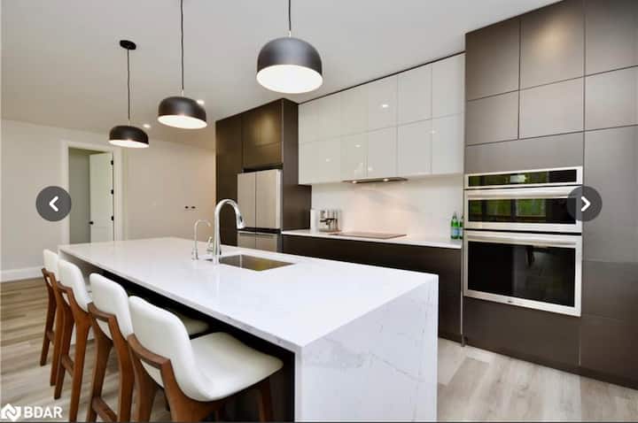 2 Min Walk To The Beach - Innisfil