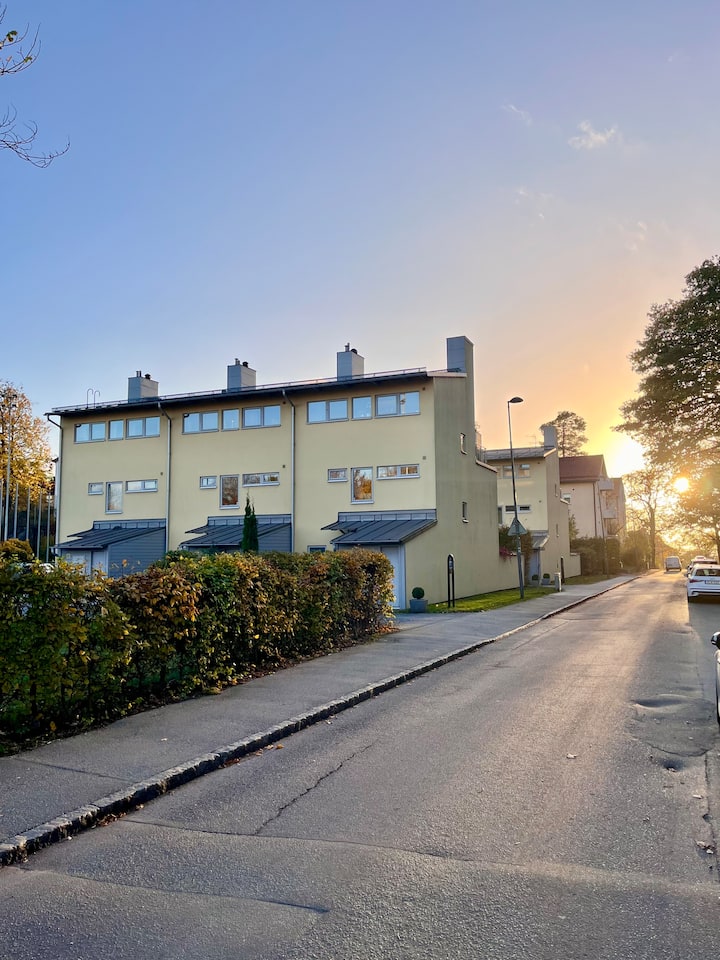 Centralt Radhus Med Uteplatser - Stockholm