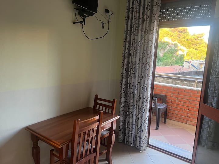 Simple Apartment In Good Spot - Shëngjin
