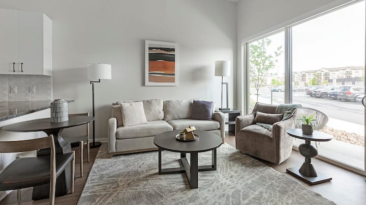Landing | Amazing 1bd, Pool, Gym - Kansas City, MO
