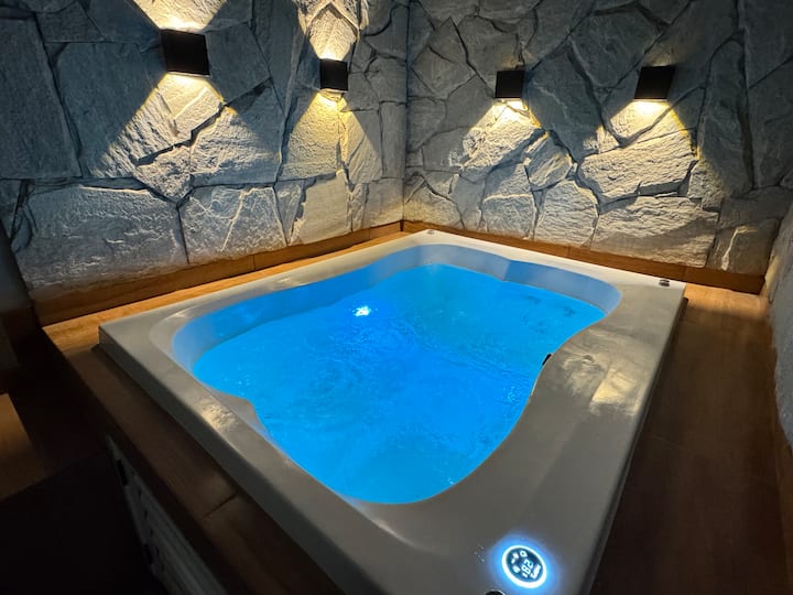 Casa C Hidro Quente Casal No Centro - Goiânia