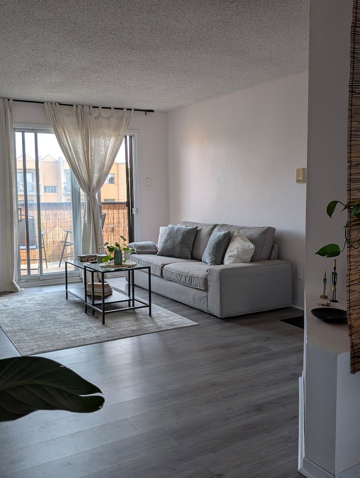 2 Bedroom Near Bell Centre Laval -