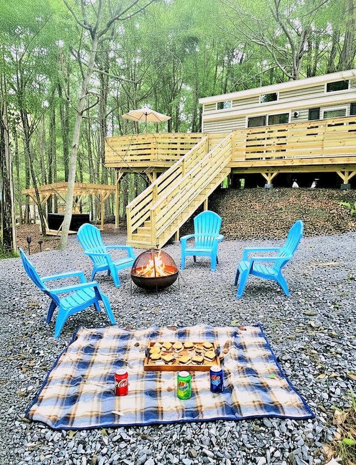 Hot Tub In The Woods/peaceful/artisan Built Deck - 莫斯科