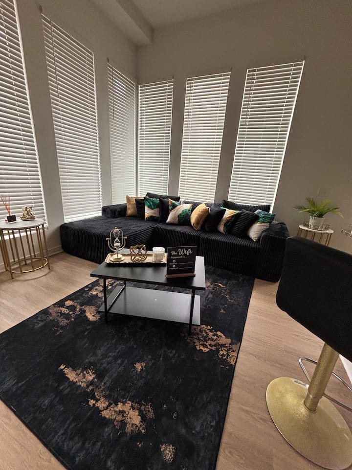 Luxe Corner Loft| 2bd| Pool/resort| Near Beltline - Atlanta, GA