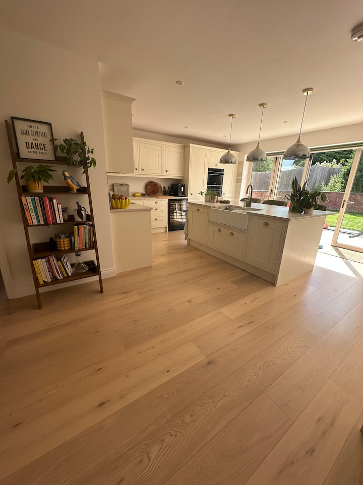 Modern 3-bedroom Home - Towcester