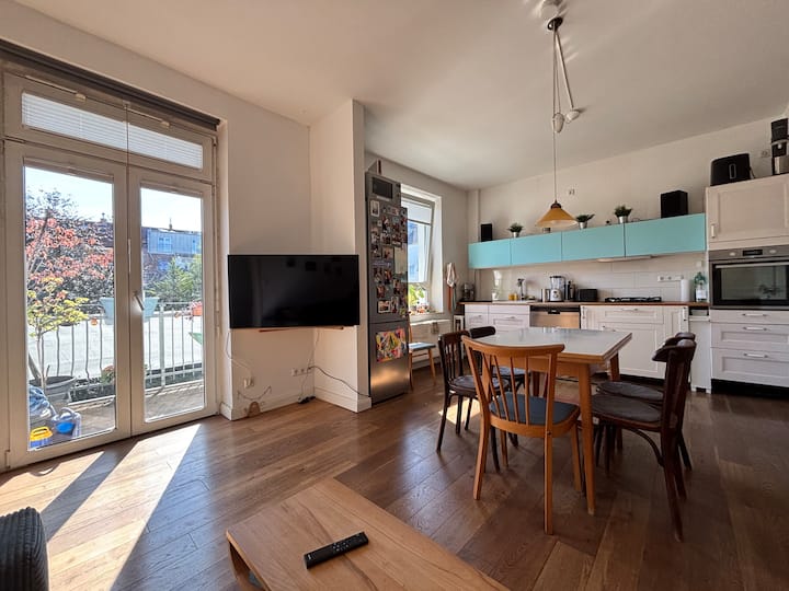 Bewohnte Altbauwohnung + Balkon - Cologne
