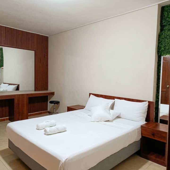 Céntrica Suite Ejecutiva Con Cama Queen Y Garaje - Machala