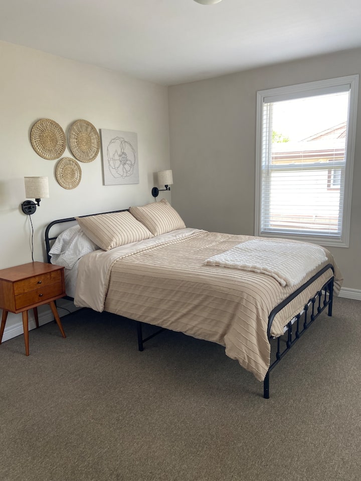 Bright & Comfortable 1bdrm Suite - Welland
