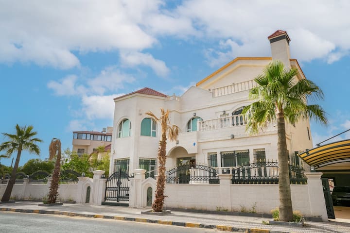 Luxury 6 Bedroom Villa In Amman - Amman